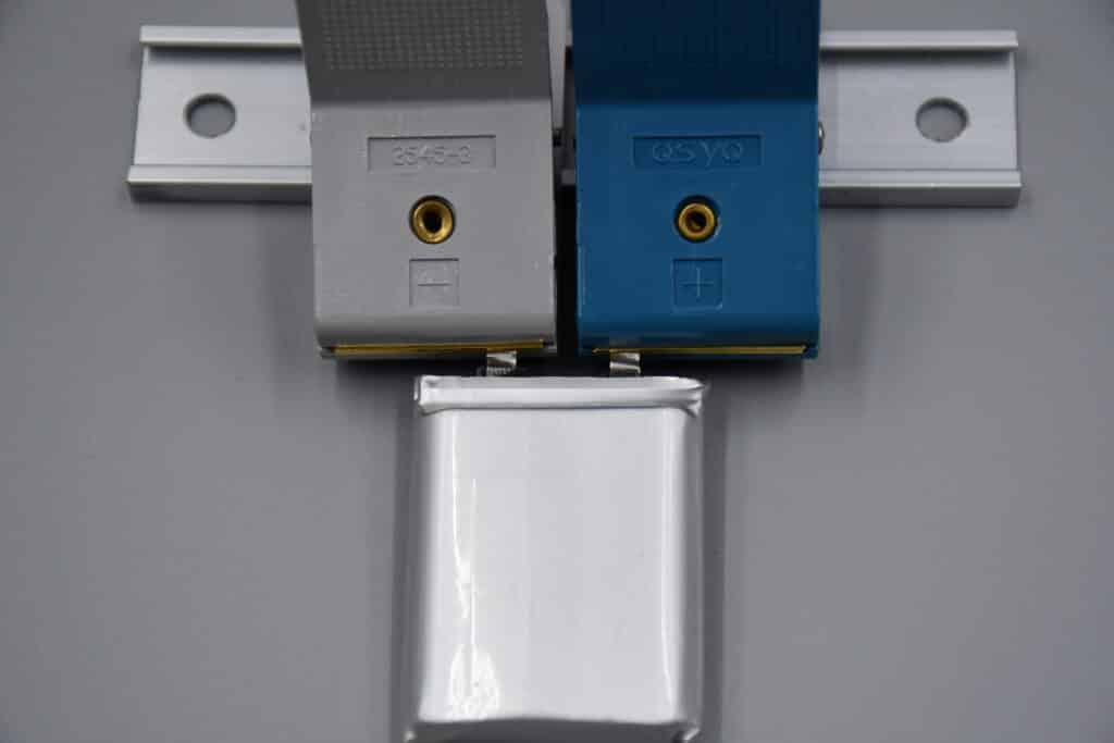 Pouch Cell Clips With 4-Pin Anderson Connector